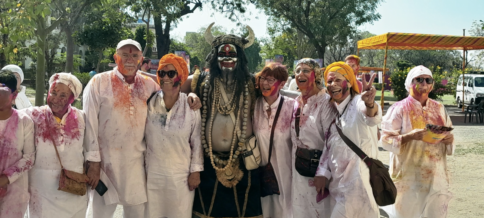 Jaipur Holi: Foreign Tourists Dance, Sing And Swirl. Watch Out Video ...