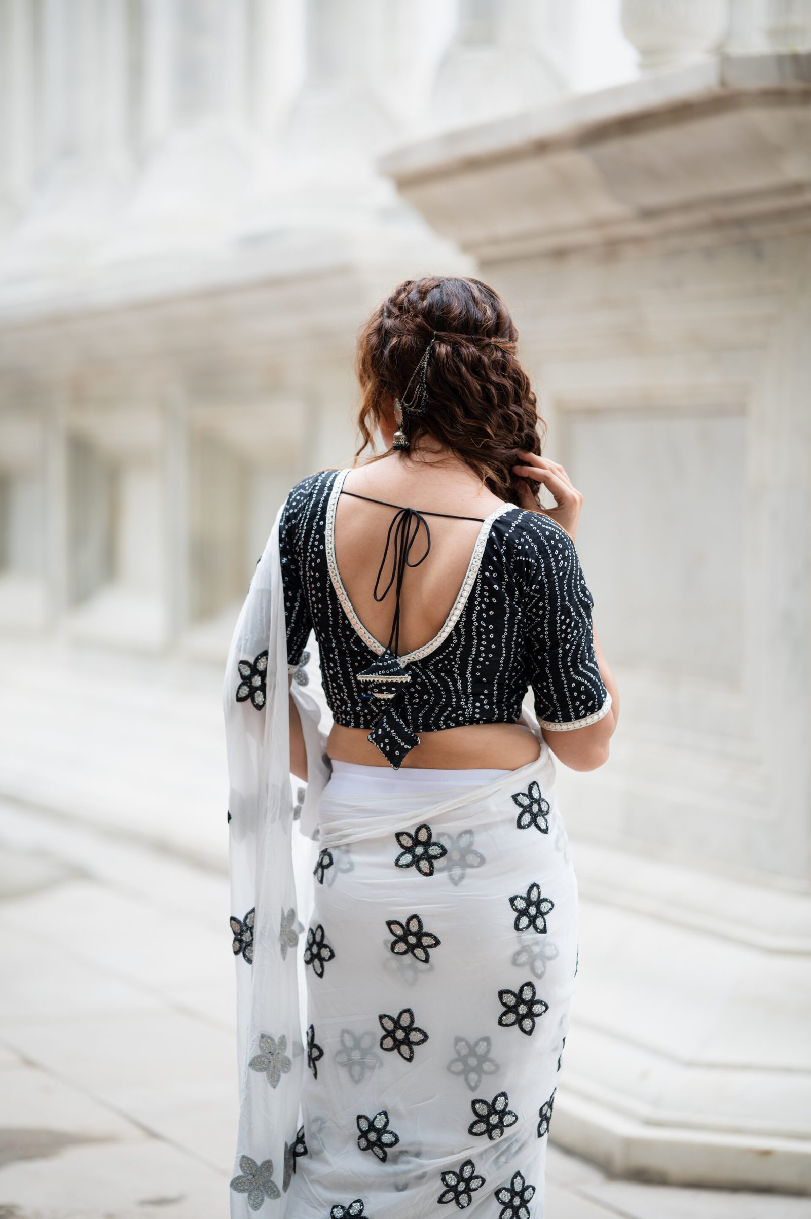 Watch Out The Trends Of This Wedding And Festive Season In The Blouses ...