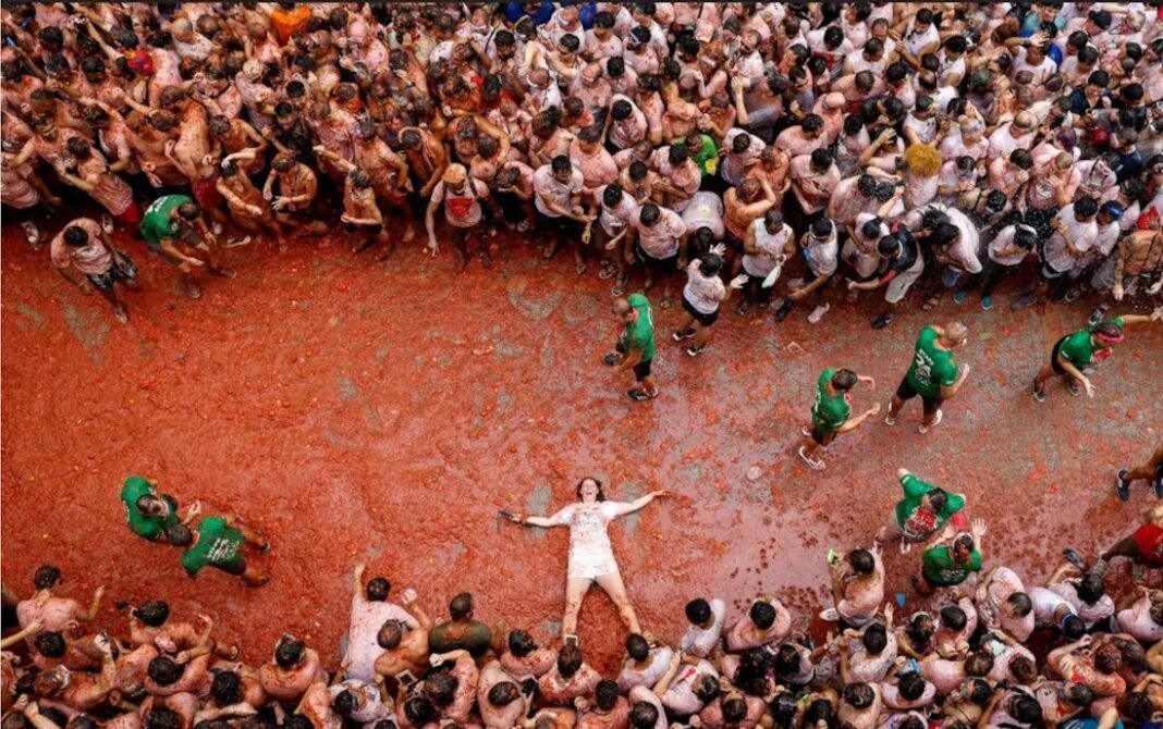 Spain's Iconic Tomatina Festival Is In Full Swing - EBNW Story