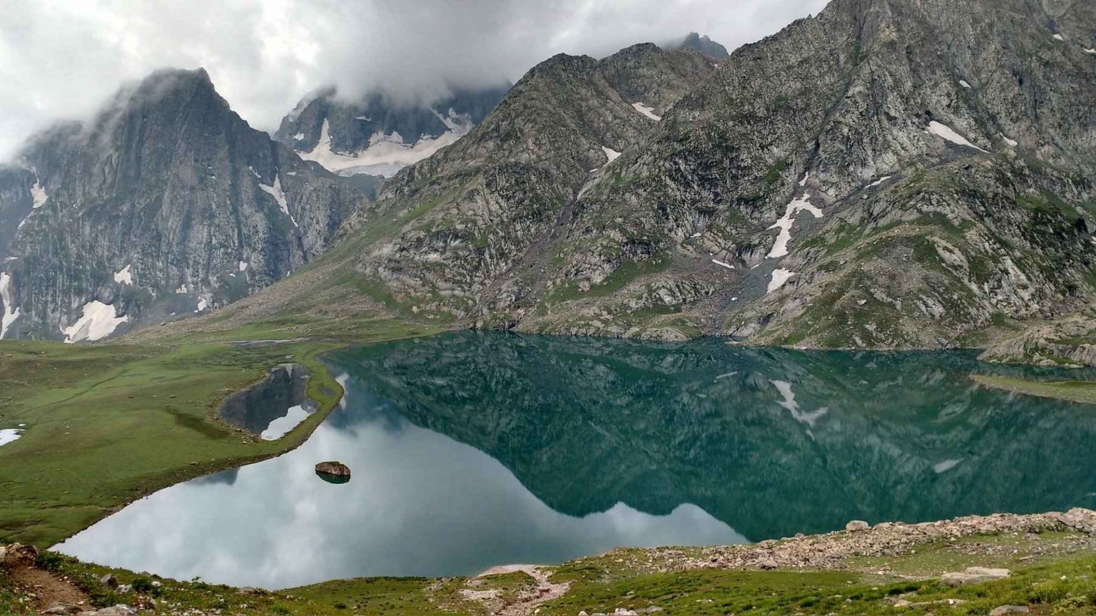 6 Stunning Alpine Lakes In Kashmir Perfect For A Summer Trek - EBNW Story