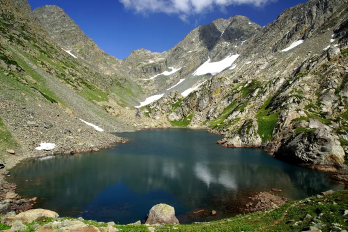 6 Stunning Alpine Lakes In Kashmir Perfect For A Summer Trek - EBNW Story