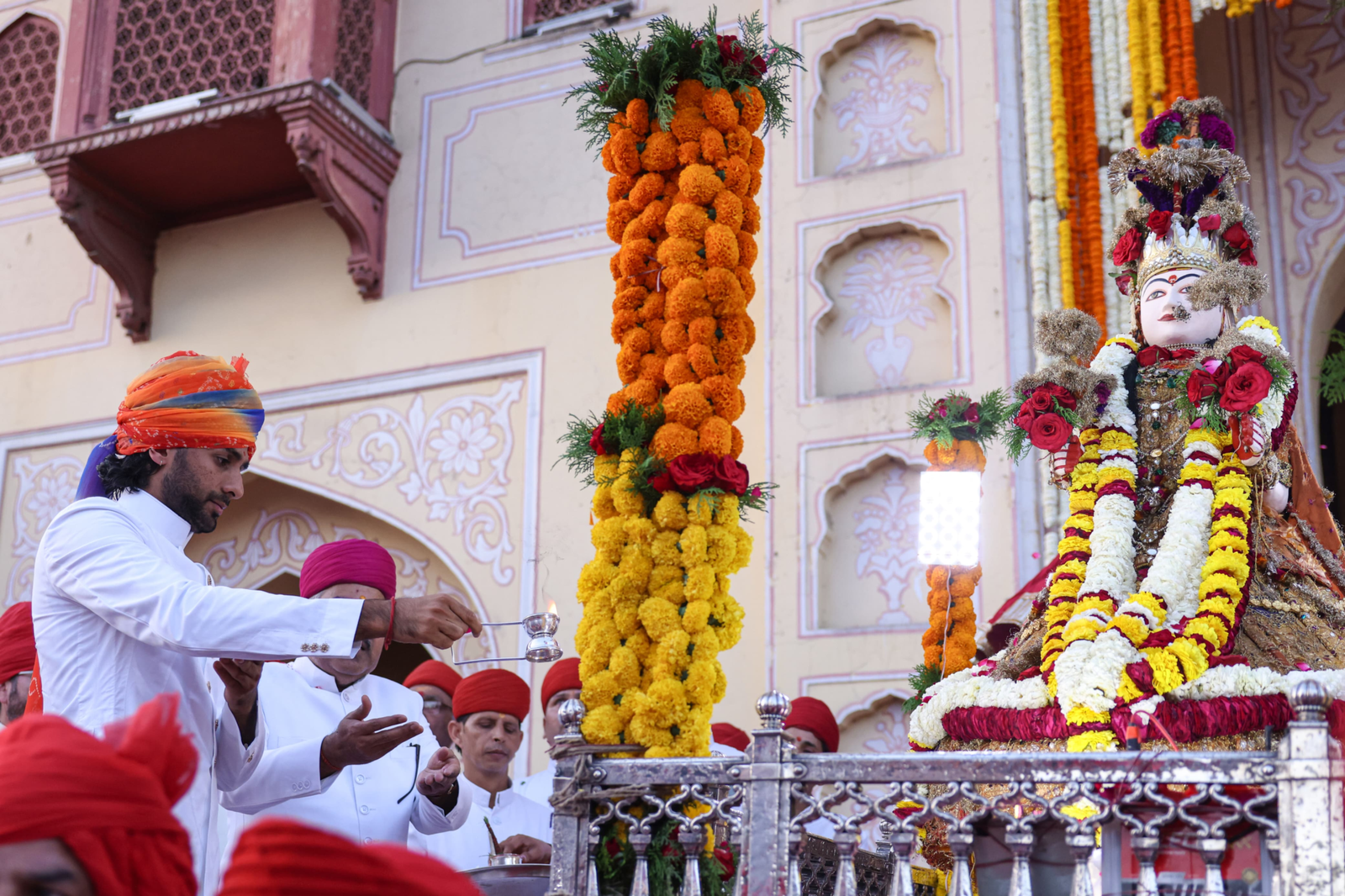 Gangaur At City Palace: Watch Out Diya Kumari, Gauravi Kumari And ...