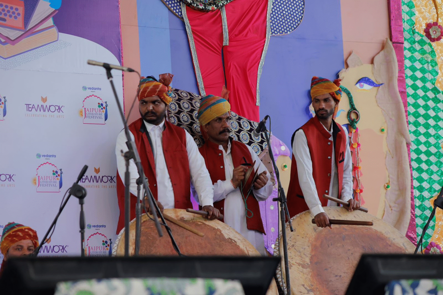 Jaipur Music Stage Opens At JLF 2026 Bringing Melodies To Centre Stage ...